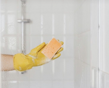 How to Clean Shower Glass Naturally - Detergent & Vinegar
